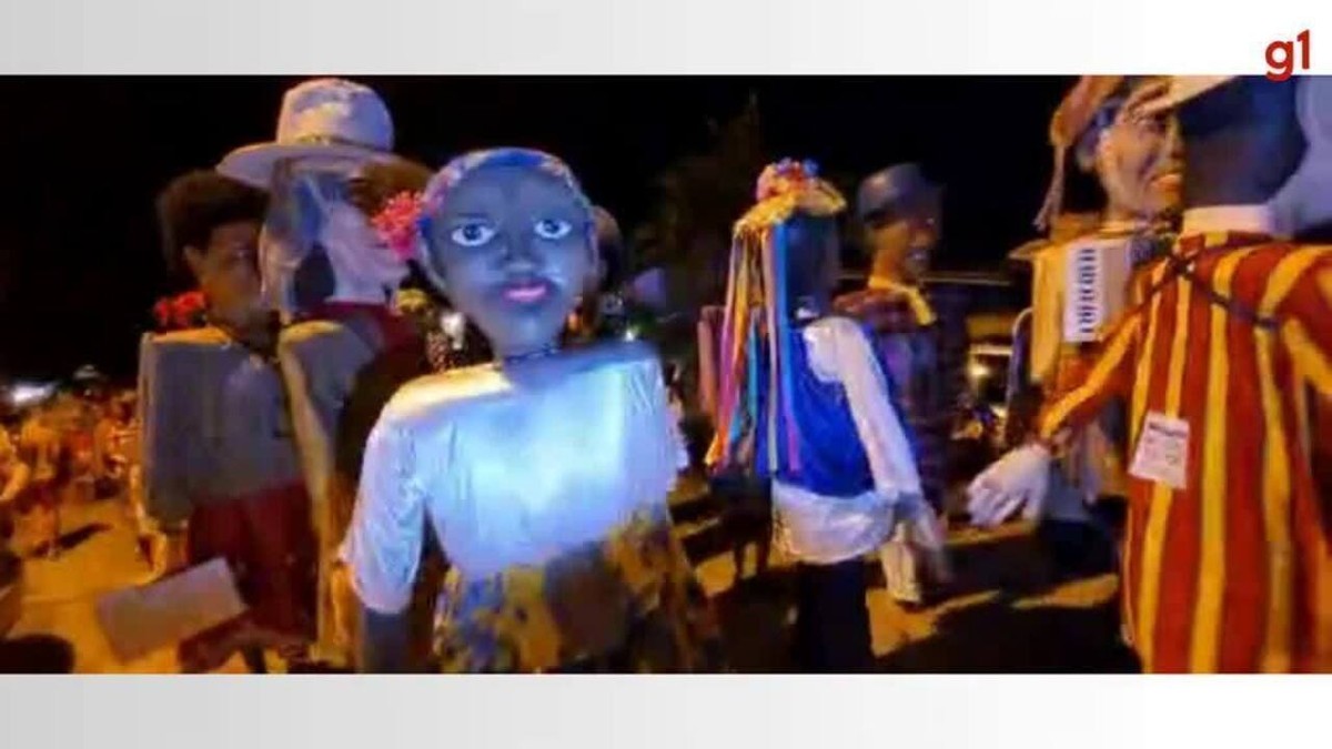 VÍDEO: Bonecos gigantes são atração do carnaval de Itaúnas, ES ...