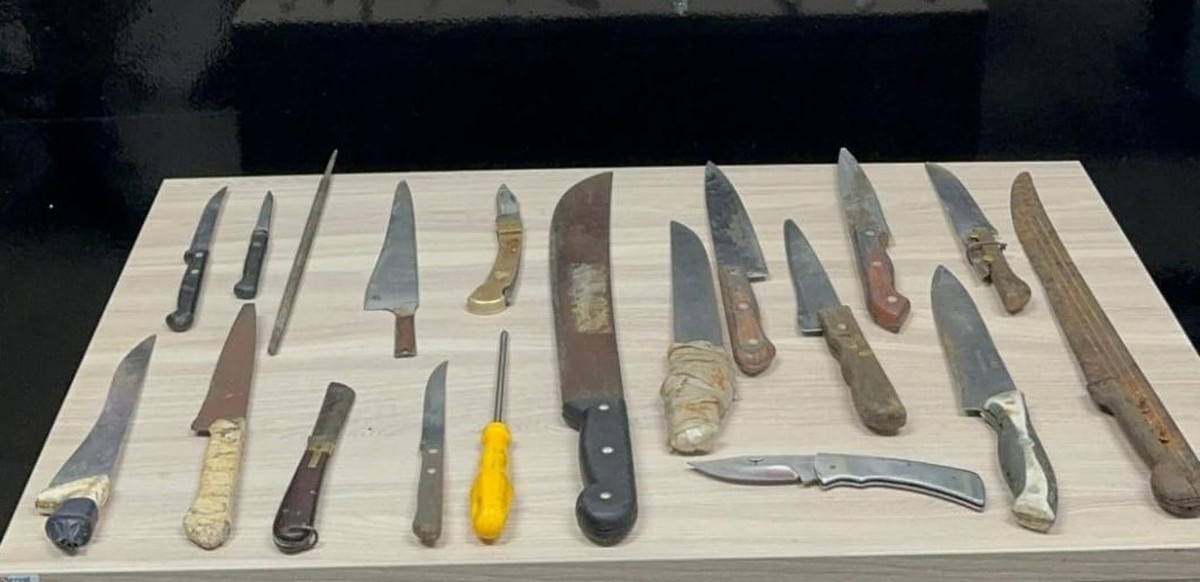 Mais de 50 armas brancas são apreendidas durante fiscalização em bares ...