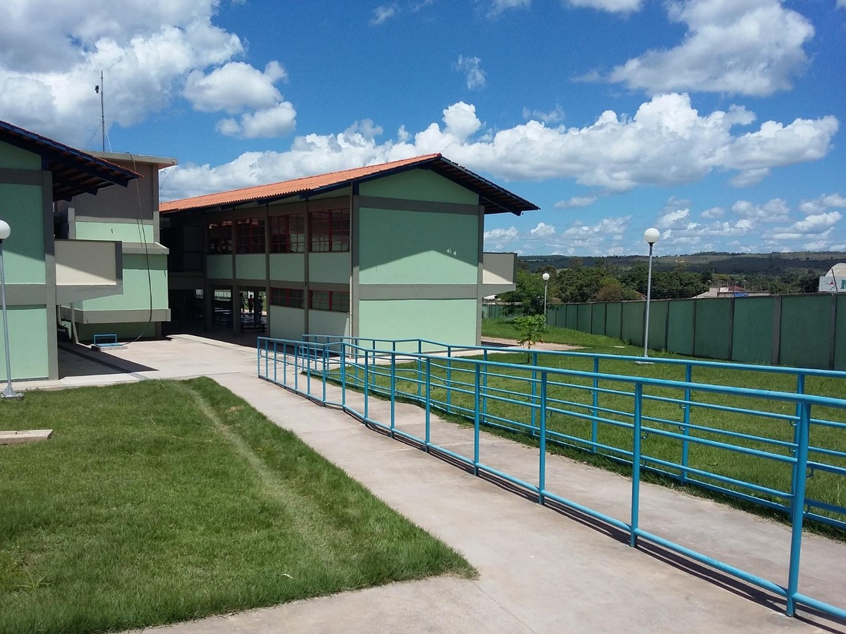 Suspeita de transferir mais de R$ 300 mil de escola para contas ...