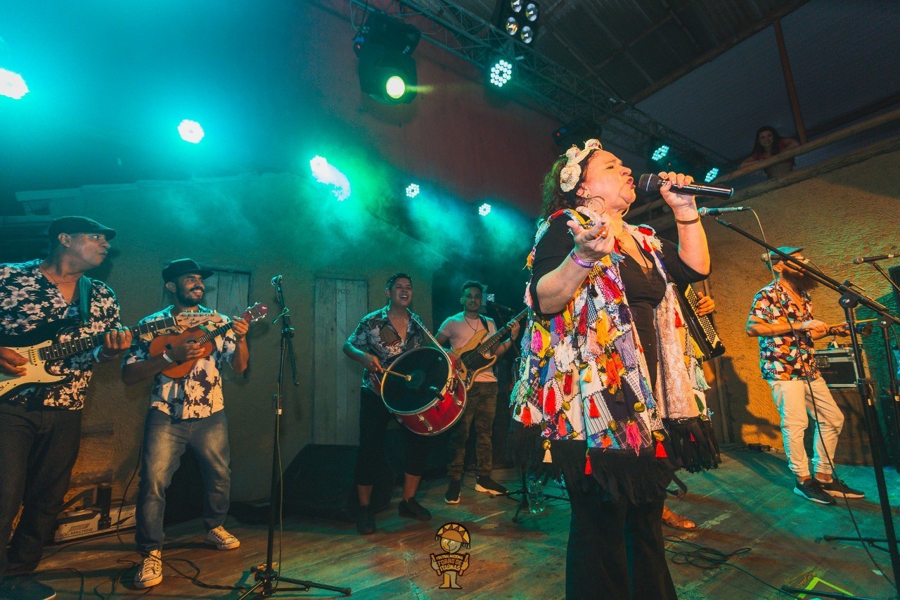 Amorosa completa 39 anos de carreira com show em Aracaju; saiba mais ...