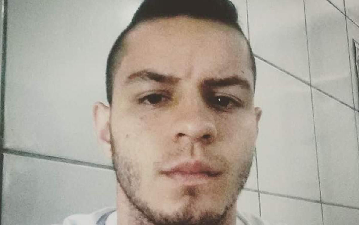Mãe pede justiça pela morte do filho assassinado por amigo na porta de ...
