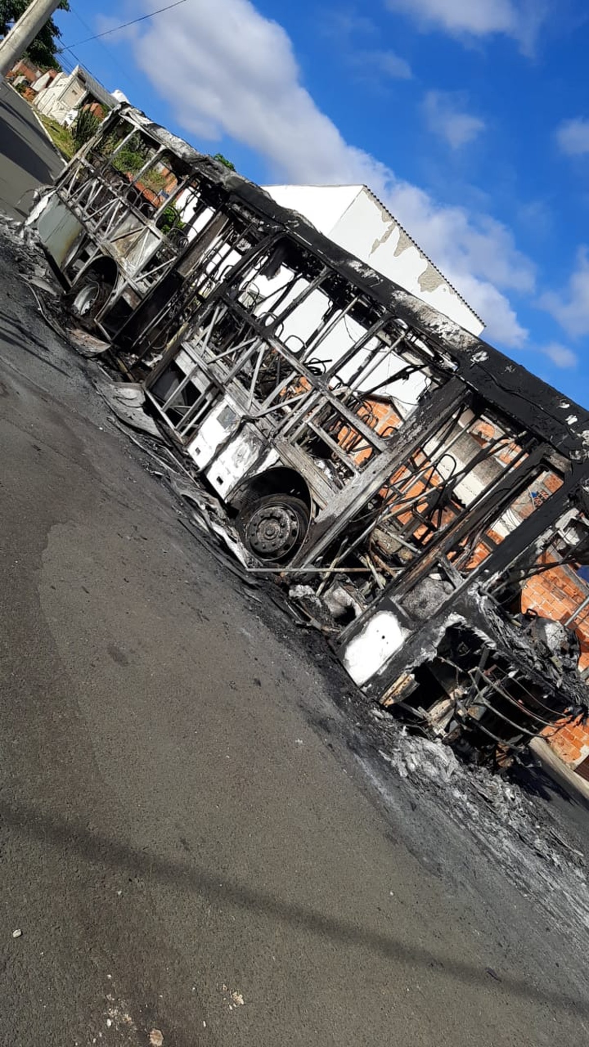 Ônibus é incendiado por criminosos em Itu | Sorocaba e Jundiaí | G1