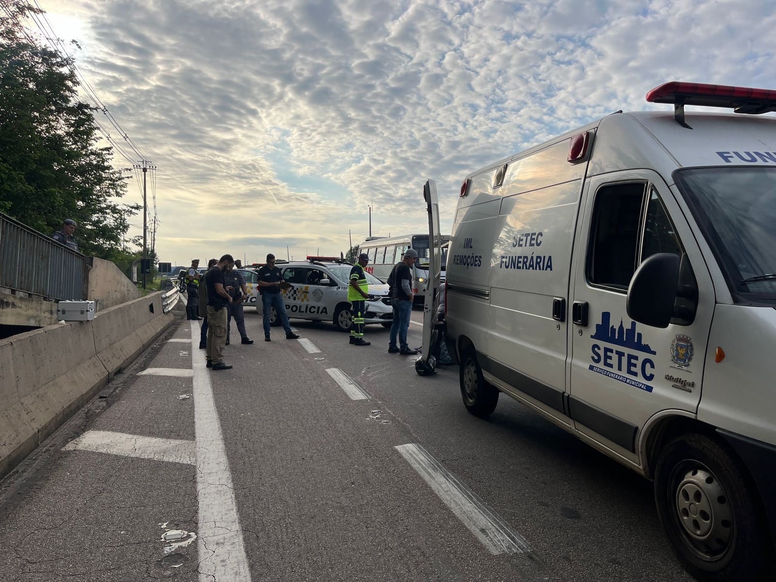 Suspeito morre baleado após tentativa de assalto a policial militar em rodovia de Campinas ...
