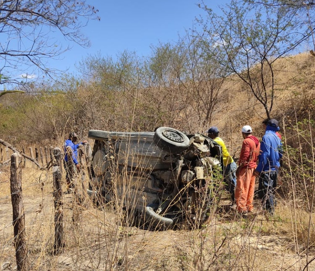 Mulher morre e homem fica ferido em acidente de carro no oeste da Bahia | Bahia | G1