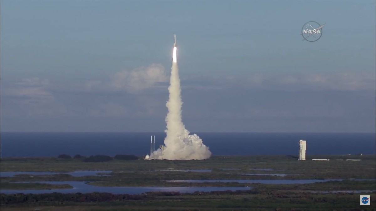 Nasa lança sonda que viajará até asteroide para coletar poeira cósmica ...