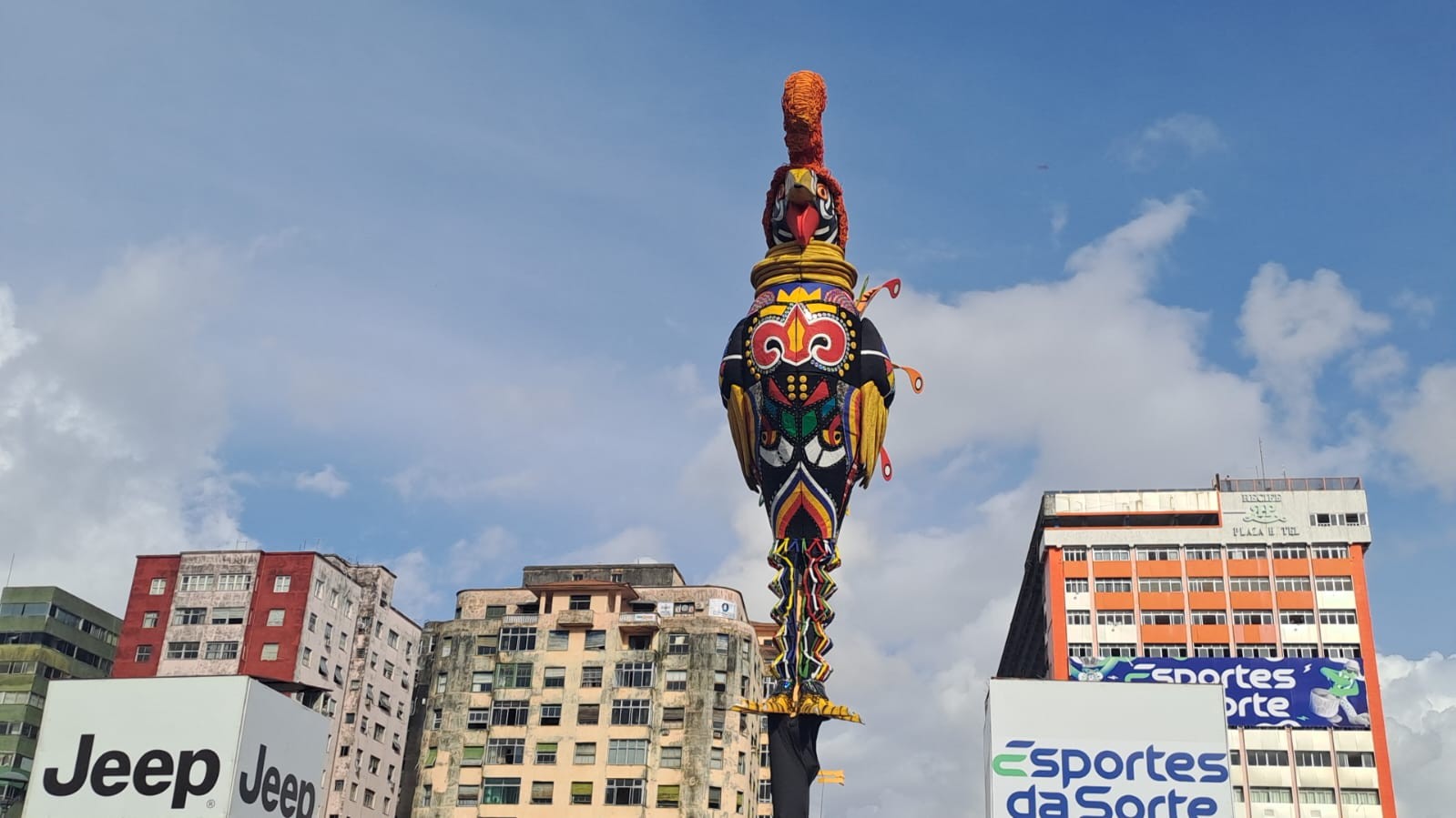 Tradição do carnaval do Recife, Galo Gigante comanda festa há 29 anos ...