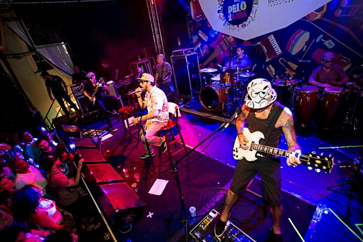 Los Sebosos Postizos e Academia da Berlinda se apresentam no Baile ...