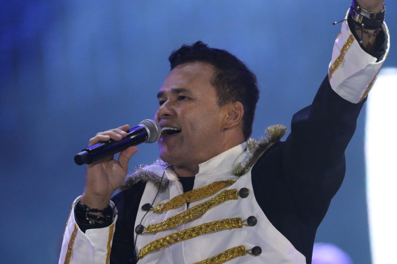 Cantata com Chico César, shows de Roberta Sá, Orquestra Imperial e ...