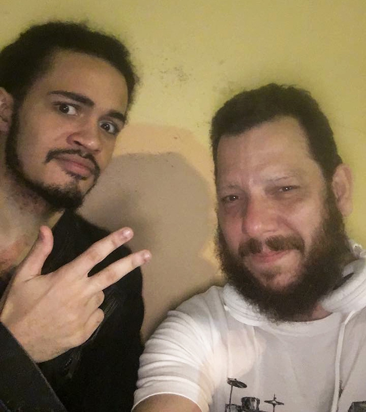 Chico Brown é o novo integrante da banda Anjos de Vidro | Blog do Mauro ...