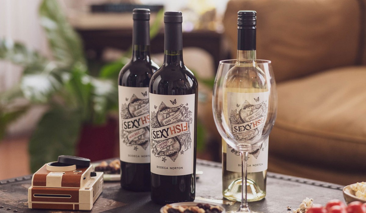 11 vinhos com nomes e rótulos divertidos para presentear no Natal ...