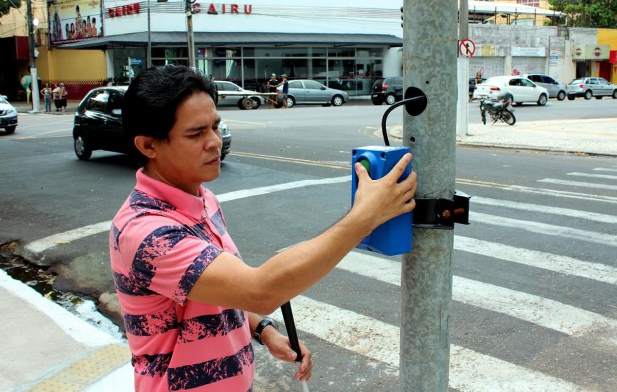 Semáforos eletrônicos para auxiliar deficientes visuais são implantados ...