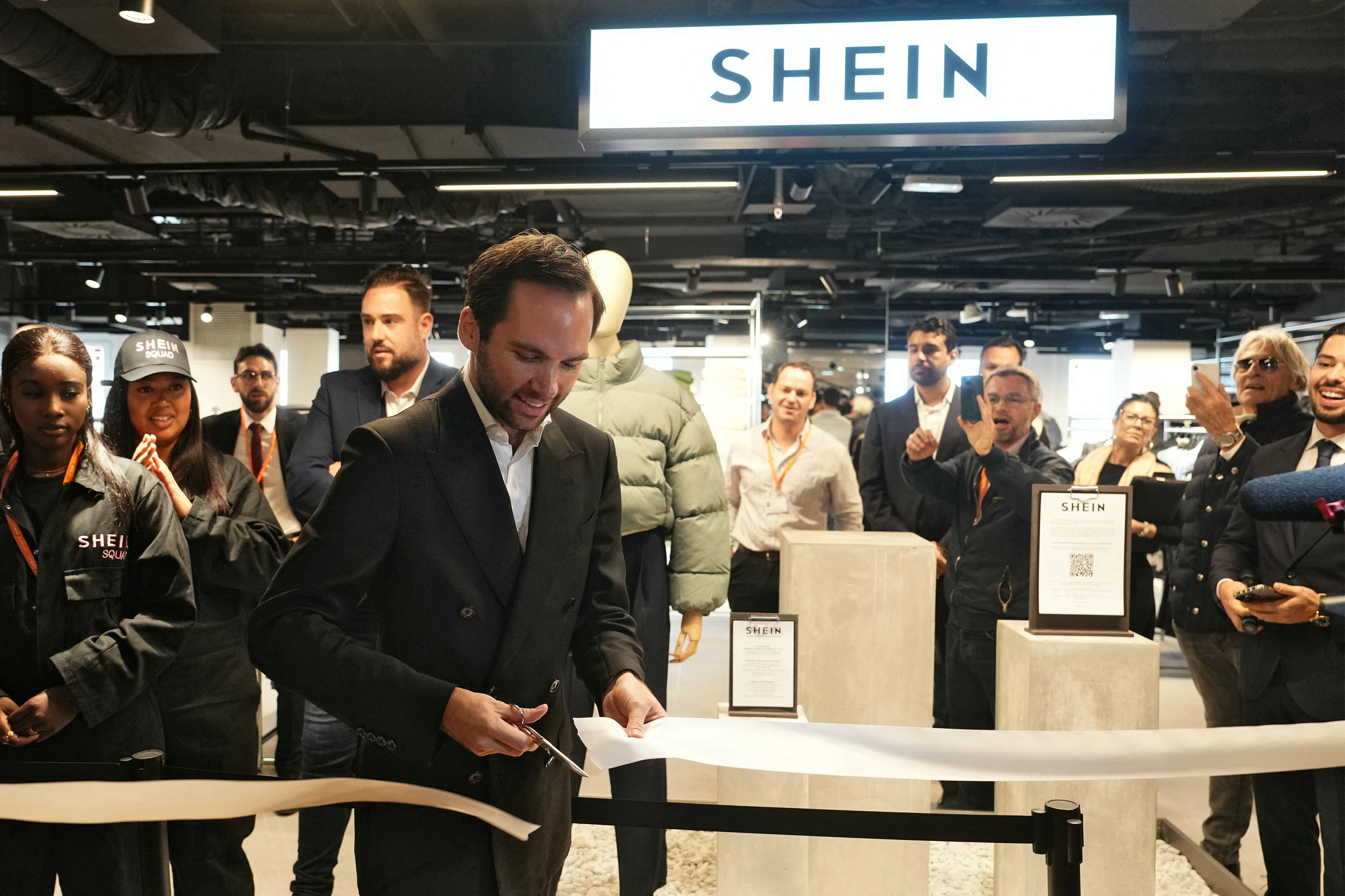 Shein inaugura 1ª loja física no mundo em Paris sob protestos e ...