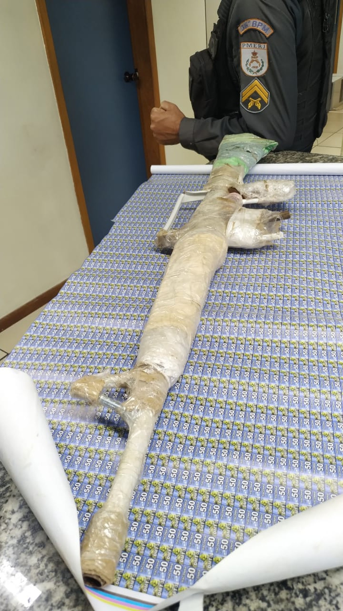 Simulacro de fuzil é apreendido pela PM em Miracema, no RJ | Norte ...