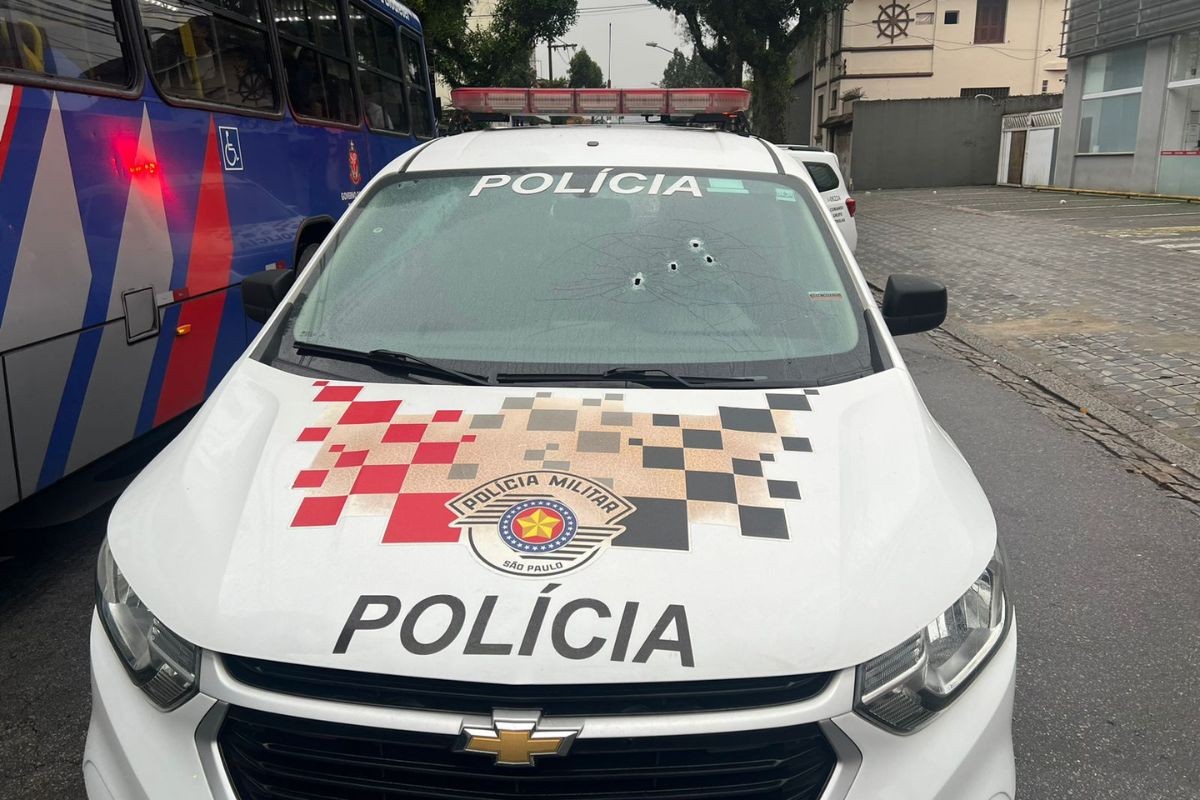 Viatura da PM é alvo de tiros durante perseguição a motocicleta em ...