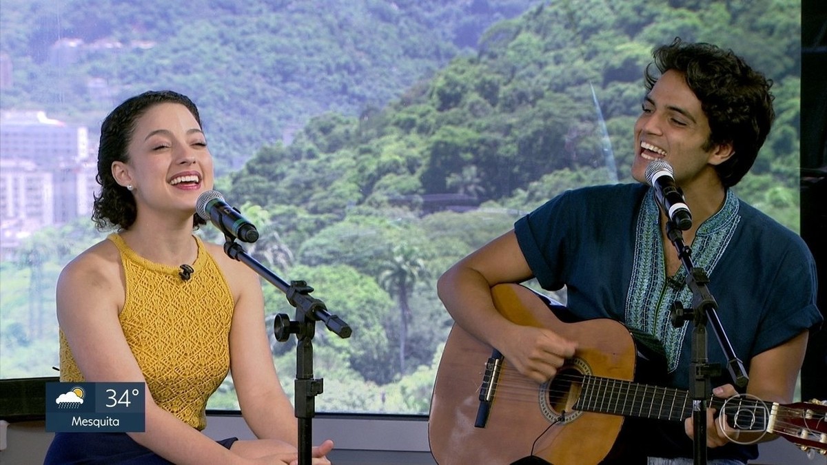 Daniel Haidar e Isabel Barros estrelam o musical inspirado nas canções ...