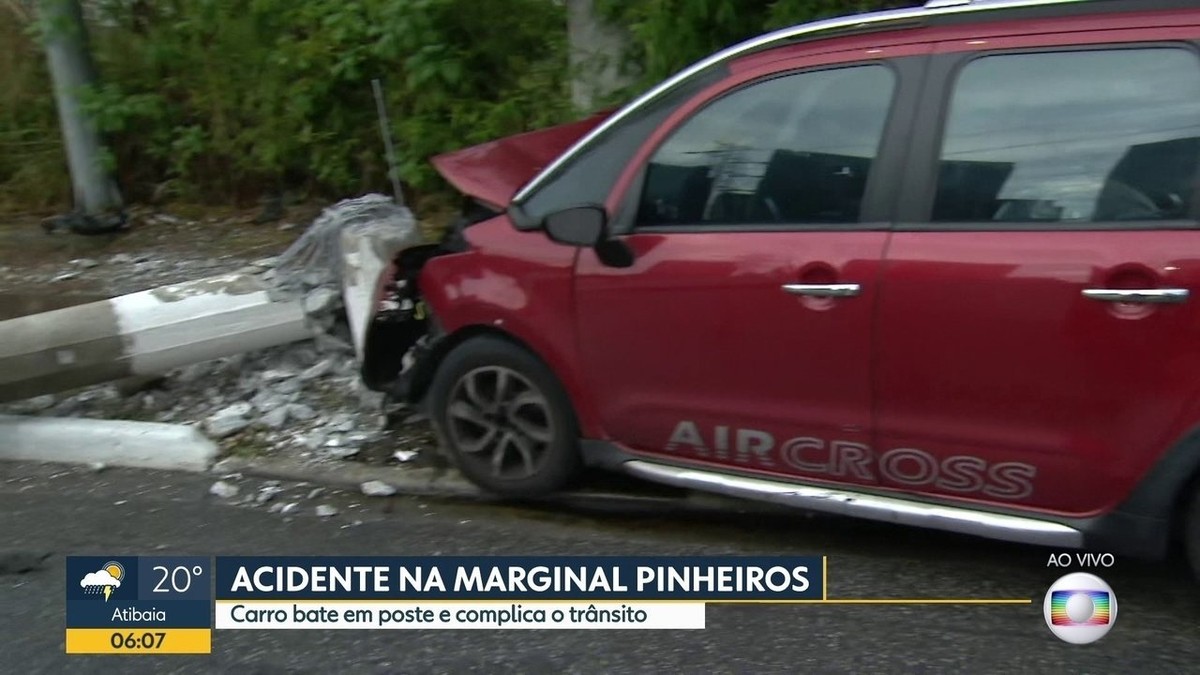 Mulher dorme ao volante, perde controle de veículo e derruba poste na Marginal Pinheiros | São ...