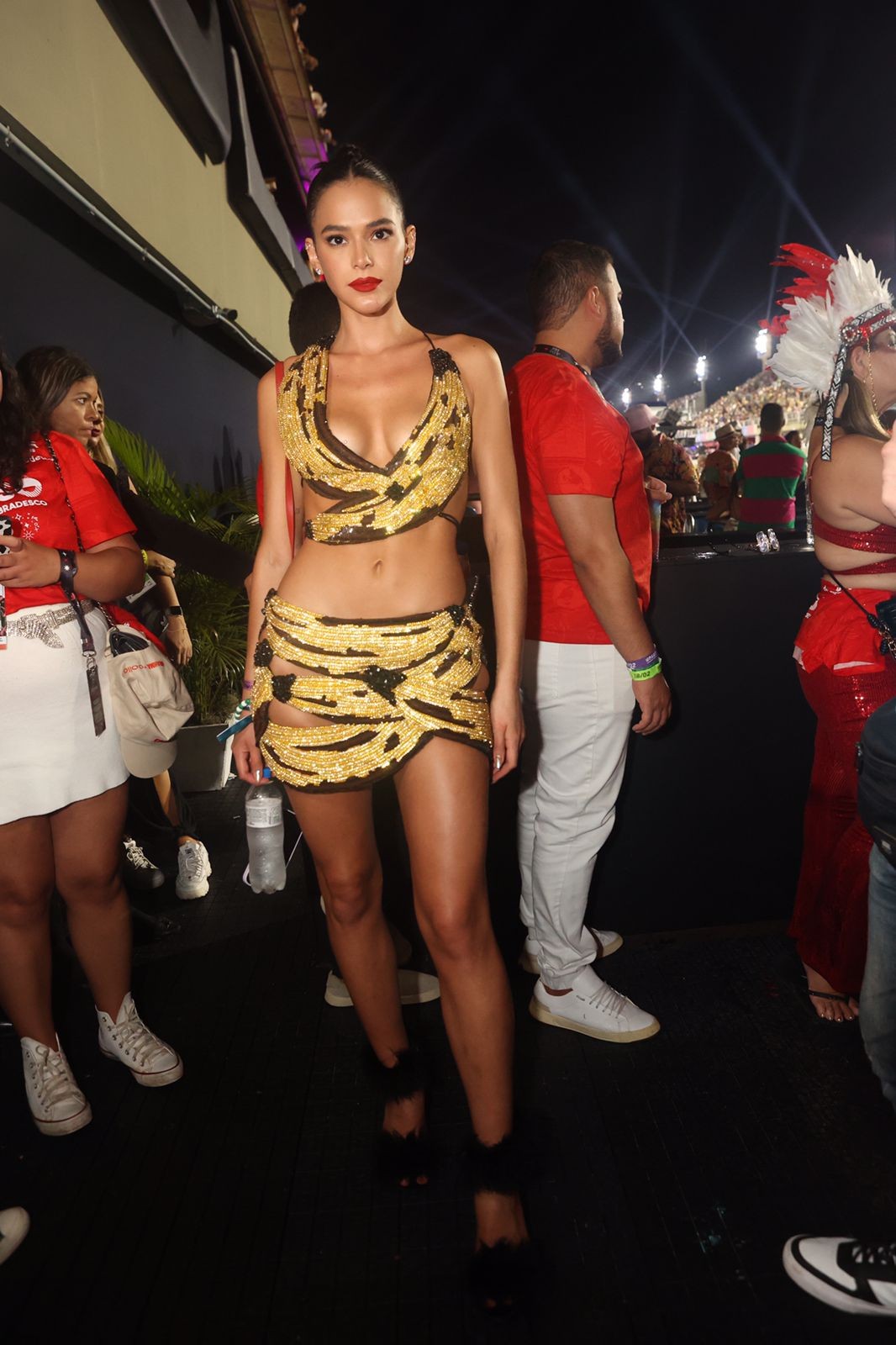 Samba nas alturas: musas e passistas contam os segredos para atravessar a Sapucaí em saltos ...