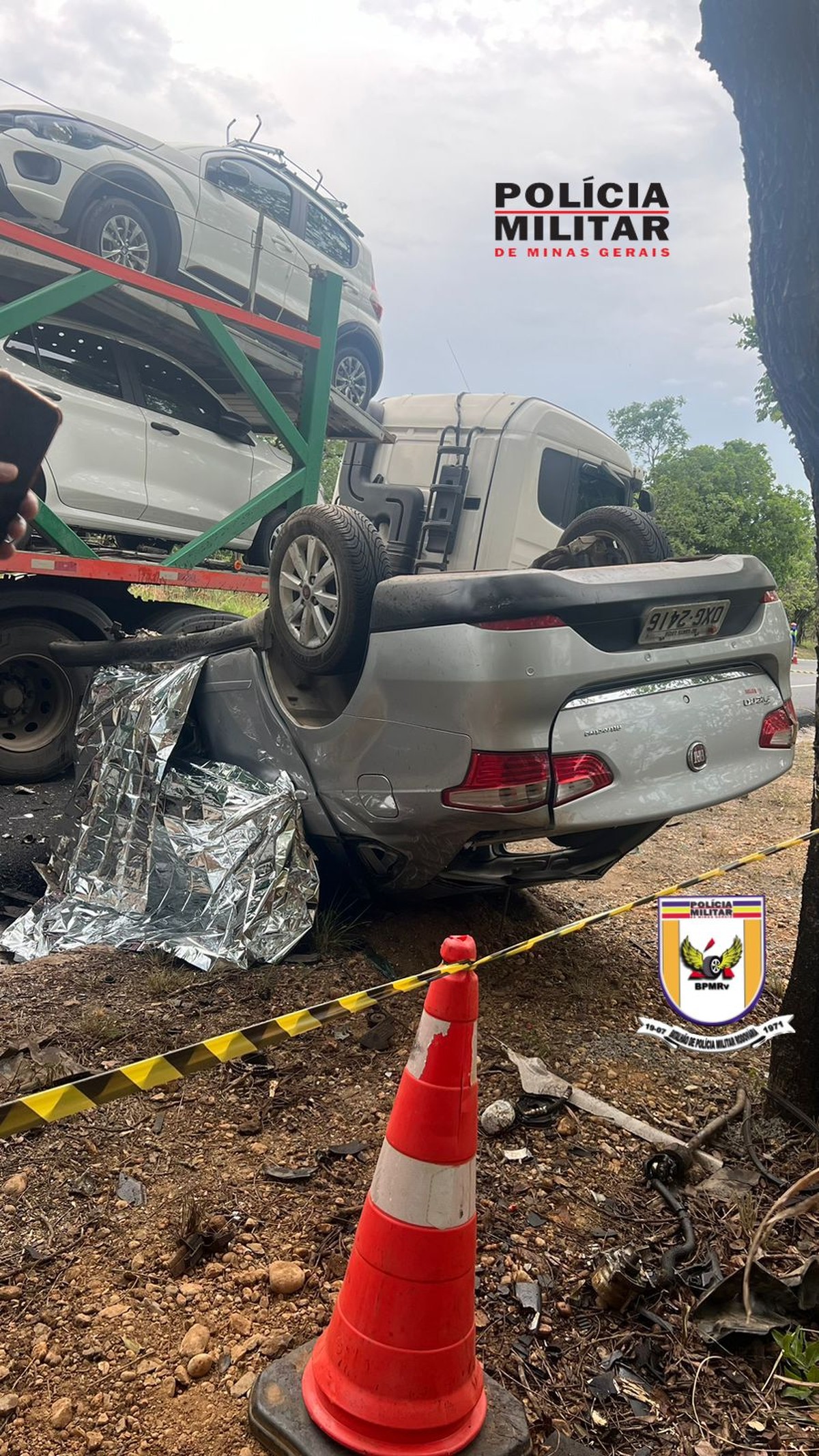 Passageira morre após acidente entre carro de passeio e carreta na BR-135, em Augusto de Lima ...