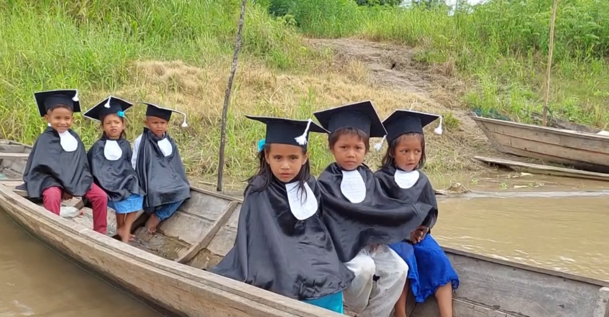 Crianças ribeirinhas realizam ensaio fotográfico de formatura do ABC ...