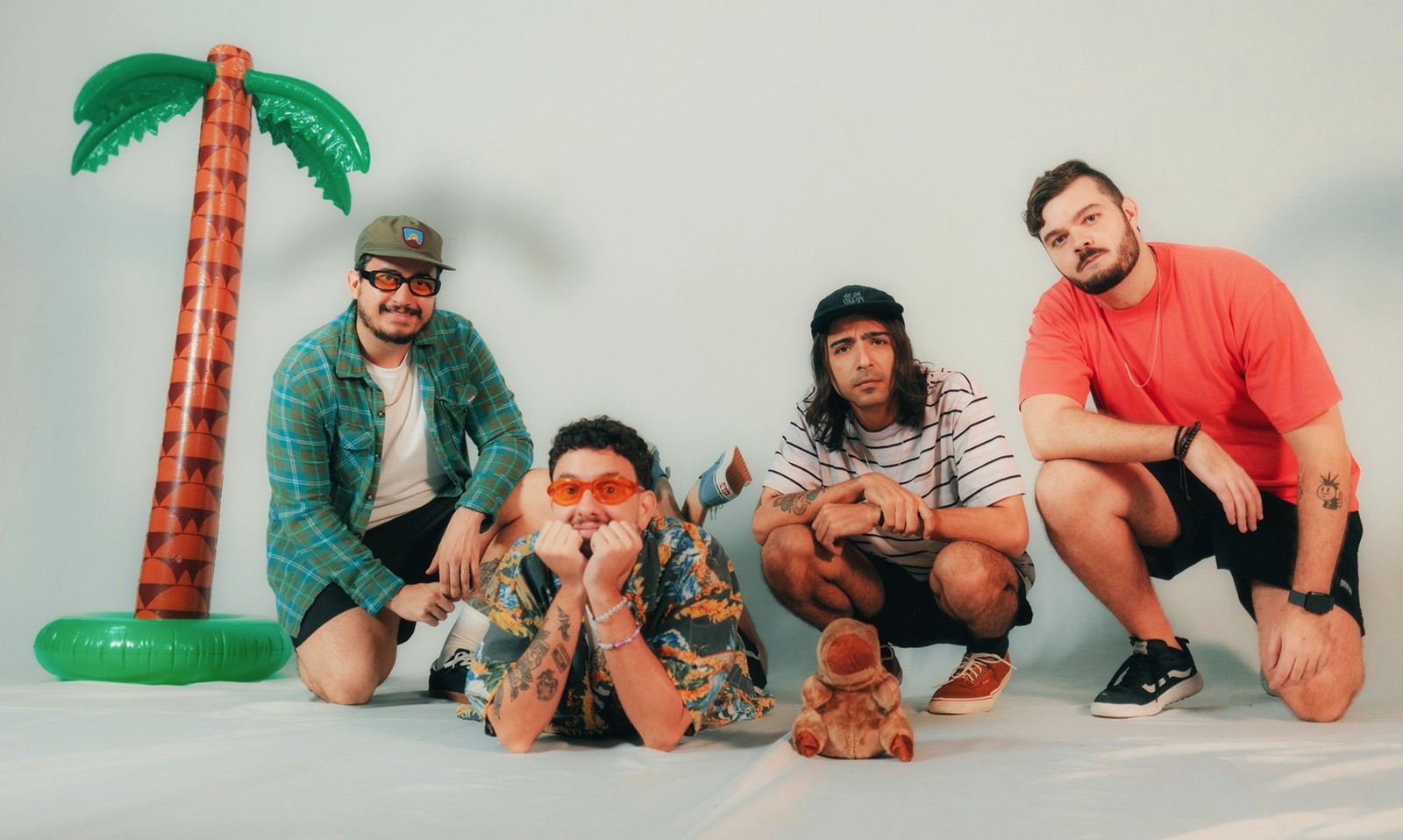 Melton Sello cria narrativa pop punk no primeiro álbum, 'Opa!', lançado ...