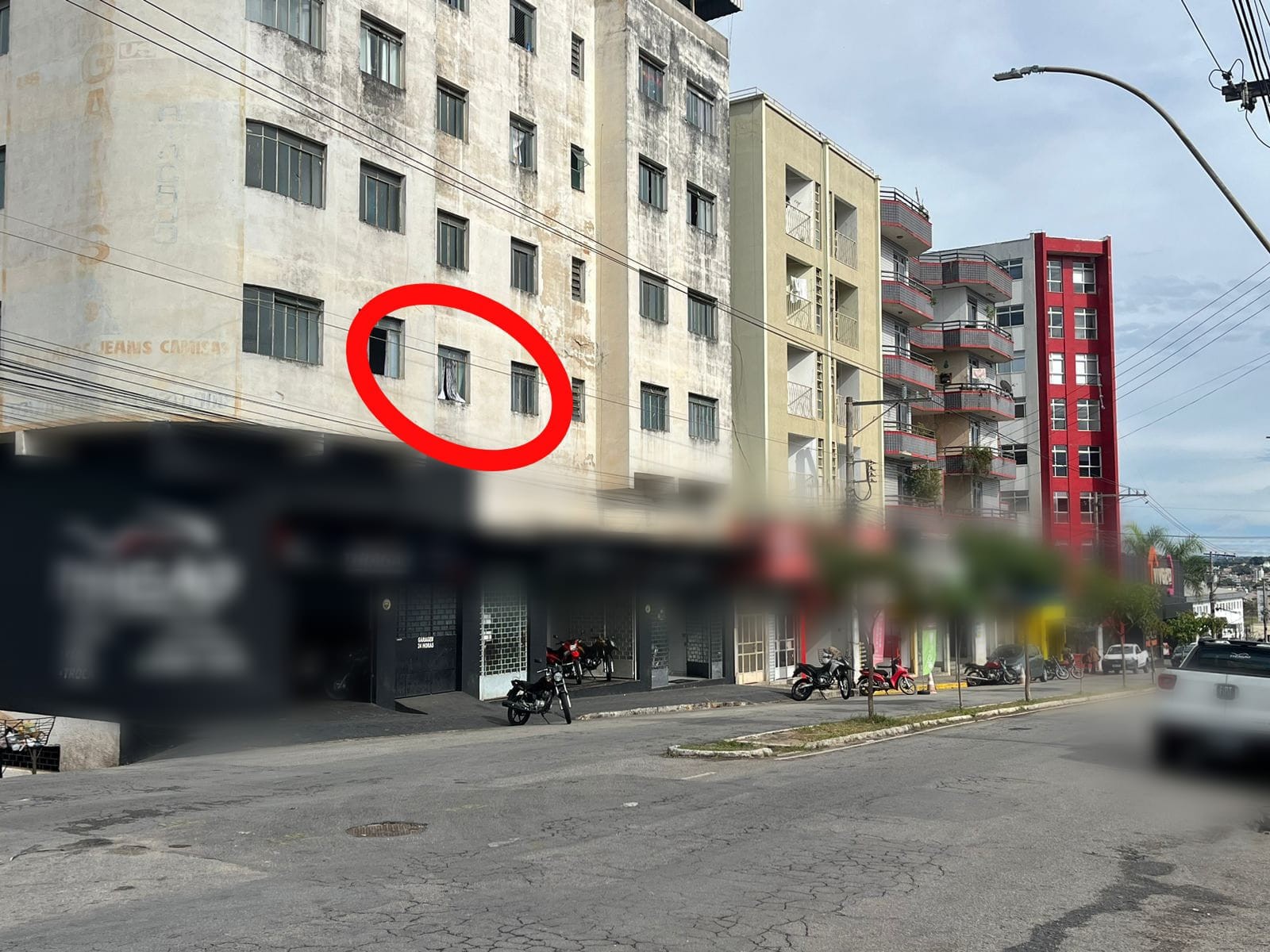 Mulher pula de janela para fugir de agressão em Divinópolis | G1