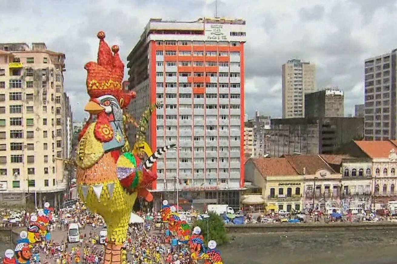 Tradição do carnaval do Recife, Galo Gigante comanda festa há 29 anos ...