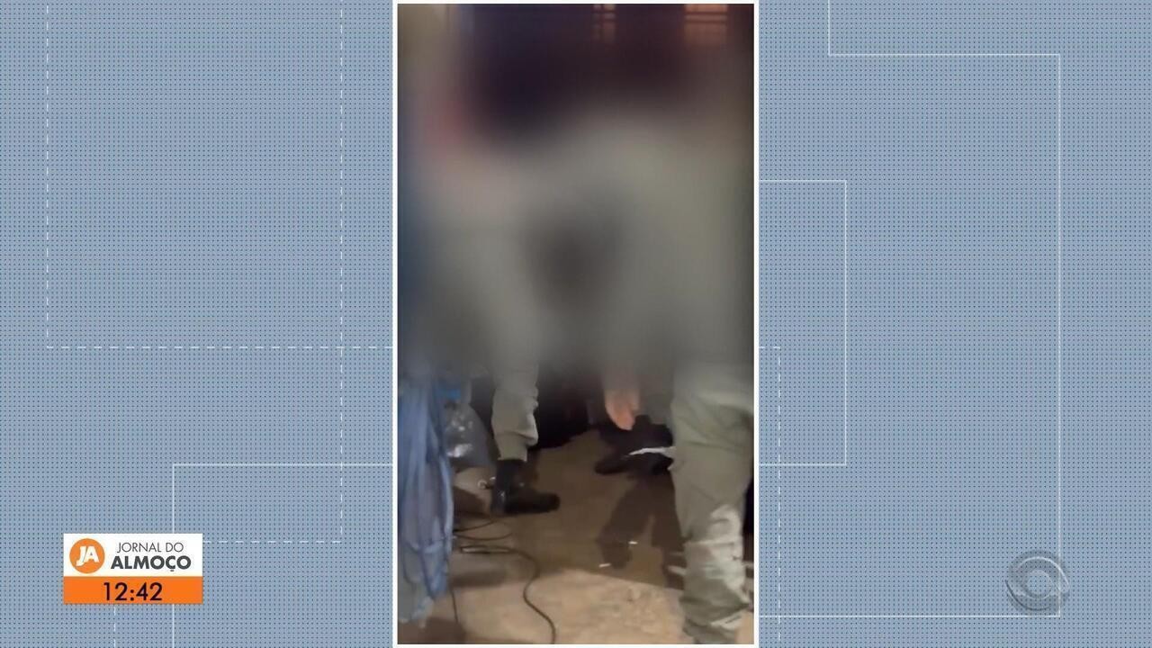 VÍDEO: Brigada Militar apura agressão de policiais a grupo de amigos em ...