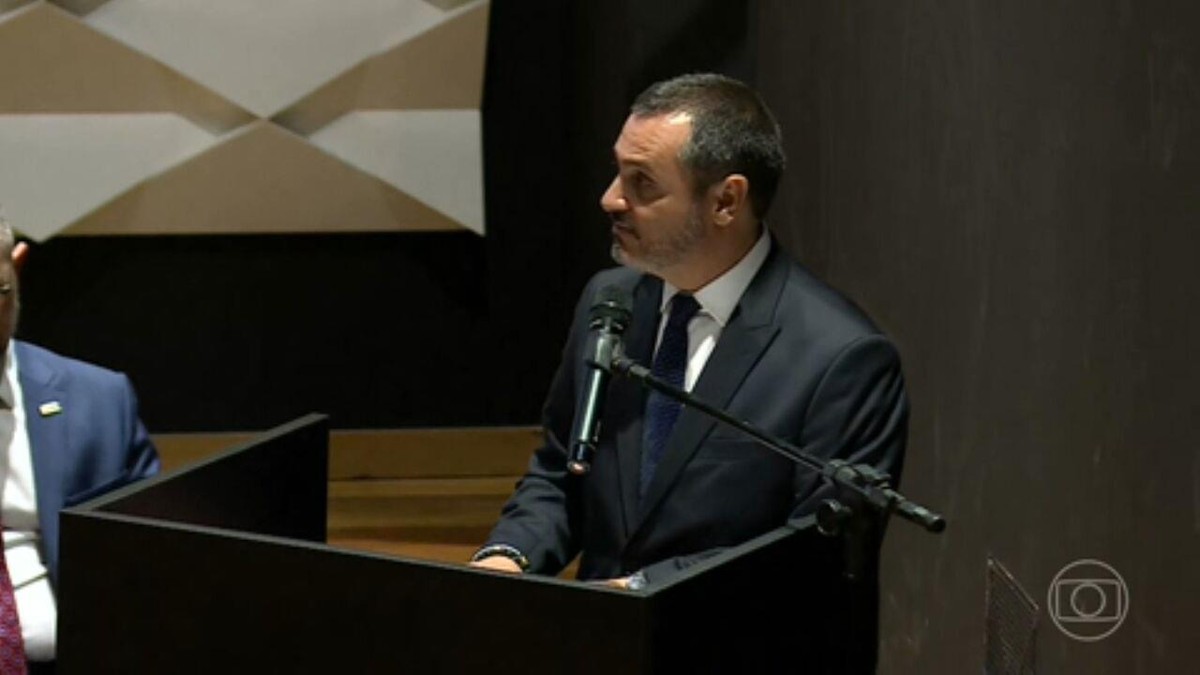 Andrei Rodrigues toma posse como novo diretor-geral da PF e afirma que ...