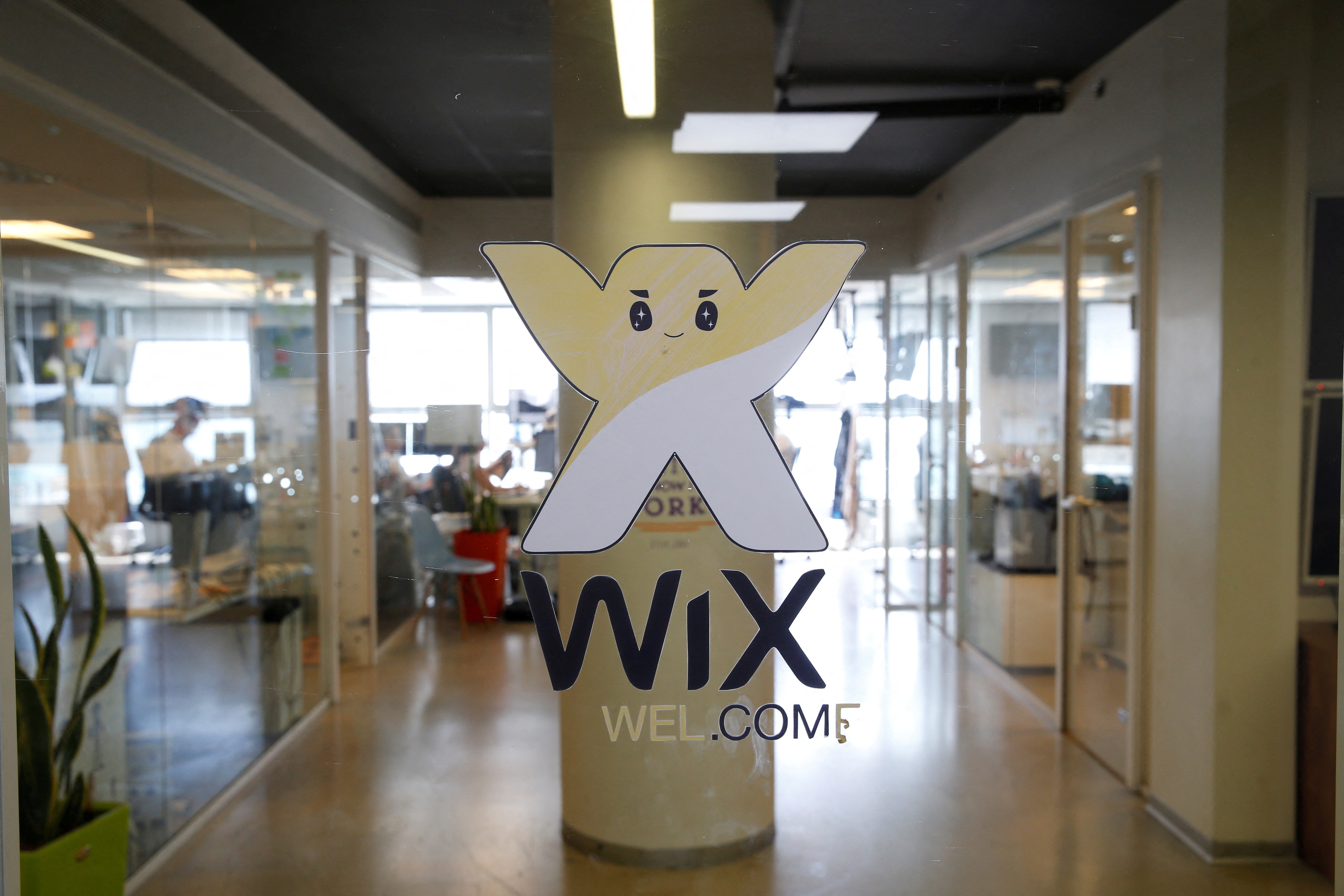 Empresa de sites Wix anuncia demissão de mil funcionários | G1
