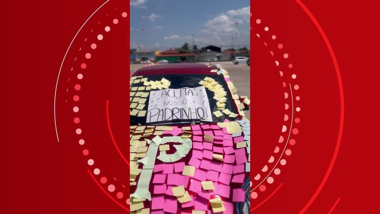 Alunos cobrem carro de professor com bilhetes ao convidá-lo para ser ...