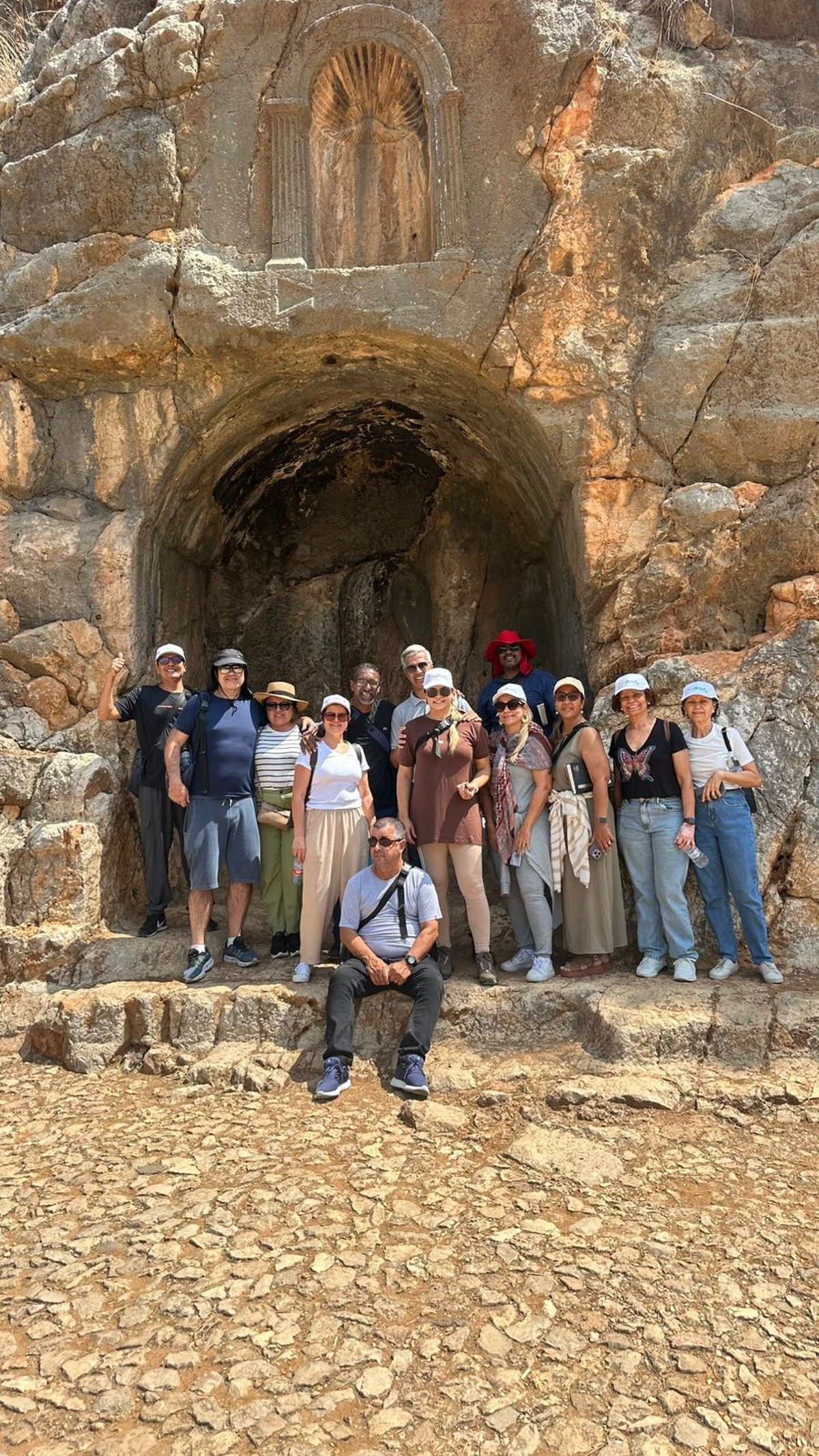 Grupo de Macaé que fazia retiro espiritual em Israel fica preso durante ...