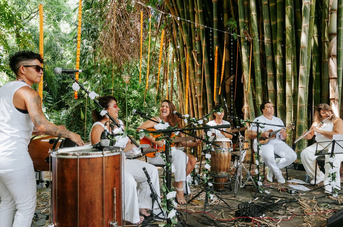 Grupo Luara Oliveira e as Comadres apresenta 'Samba de Maria' na Zona ...