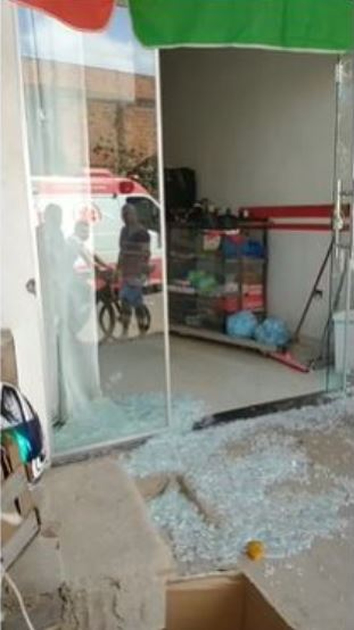 Policial penal reage a assalto em loja e atira contra dupla em Rio Branco | Acre | G1