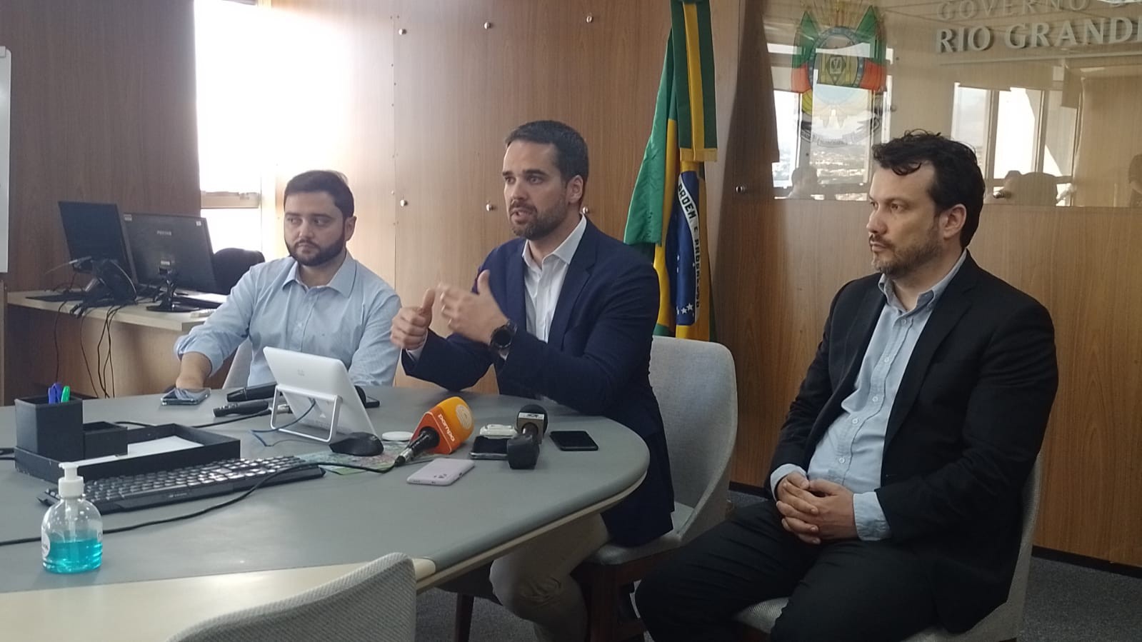 Eduardo Leite anuncia permanência de Artur Lemos Júnior como secretário ...