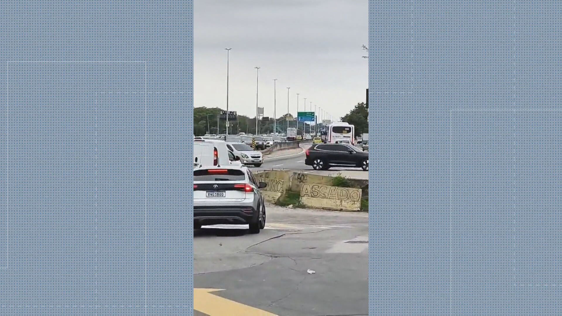Criminosos fazem arrastões na Av.Brasil e na BR-101 | G1