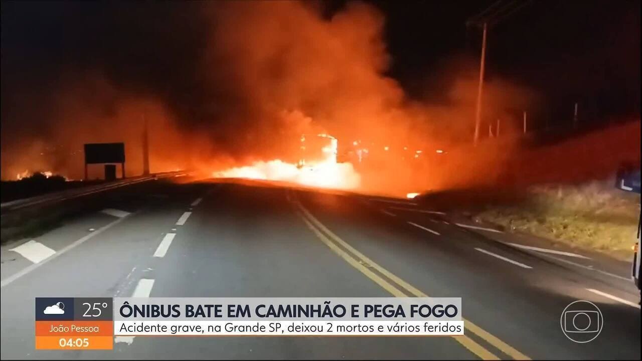 Acidente entre ônibus e caminhão deixa dois mortos e 17 feridos em rodovia de Franco da Rocha