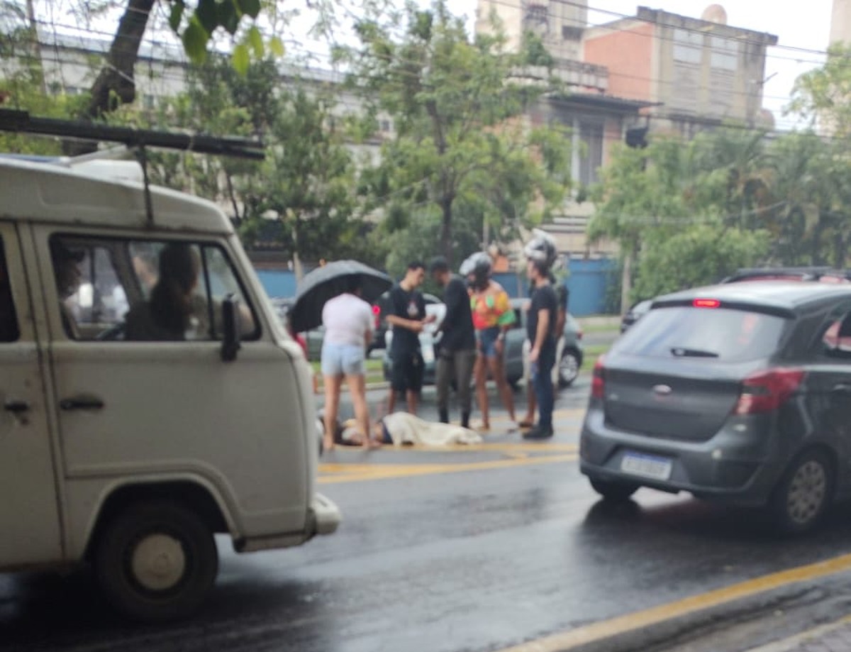 Acidente entre carro e moto deixa duas pessoa feridas em Volta Redonda | Sul do Rio e Costa ...