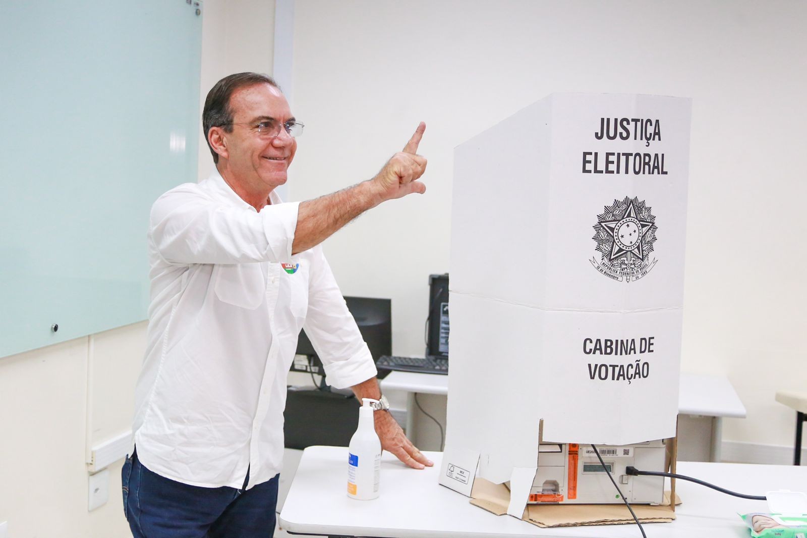 Décio Lima, candidato pelo PT ao governo de SC, vota em Blumenau no 2º ...