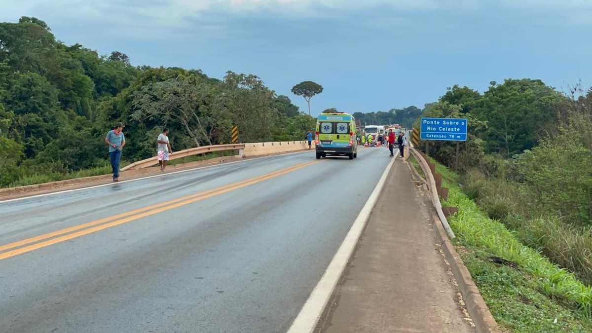 Acidente entre moto e carreta deixa um morto na BR-163 em MT | Mato Grosso | G1
