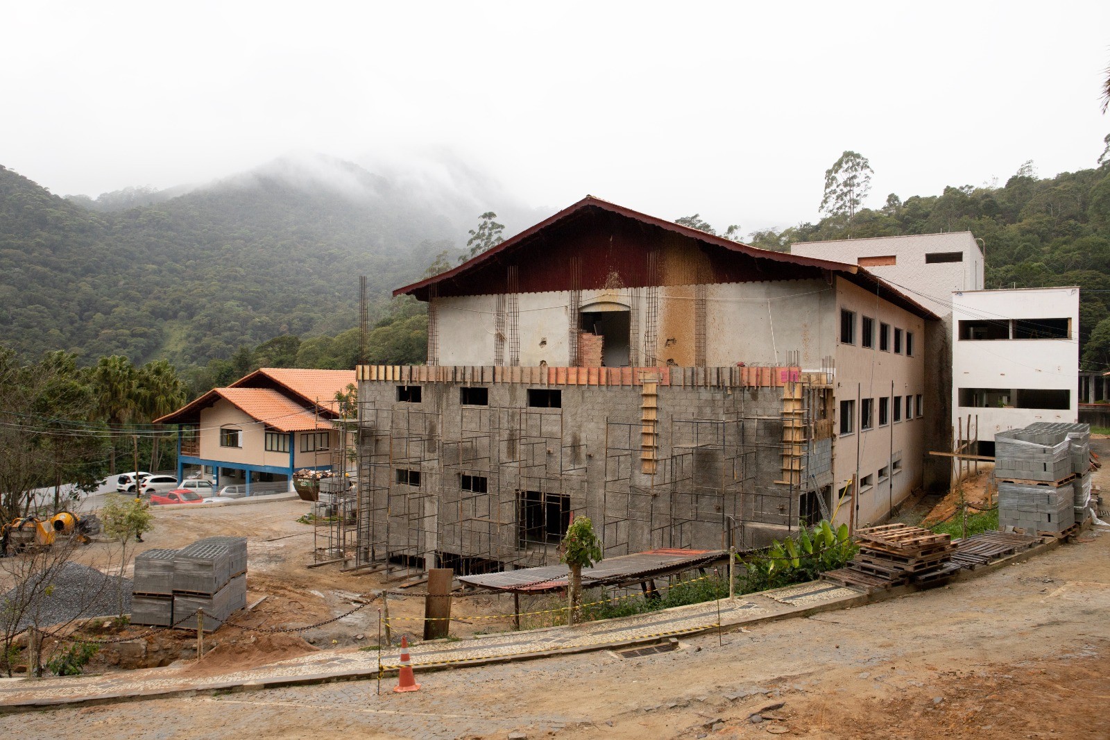 Entrega da obra do Hospital do Câncer em Nova Friburgo, RJ, é adiada ...