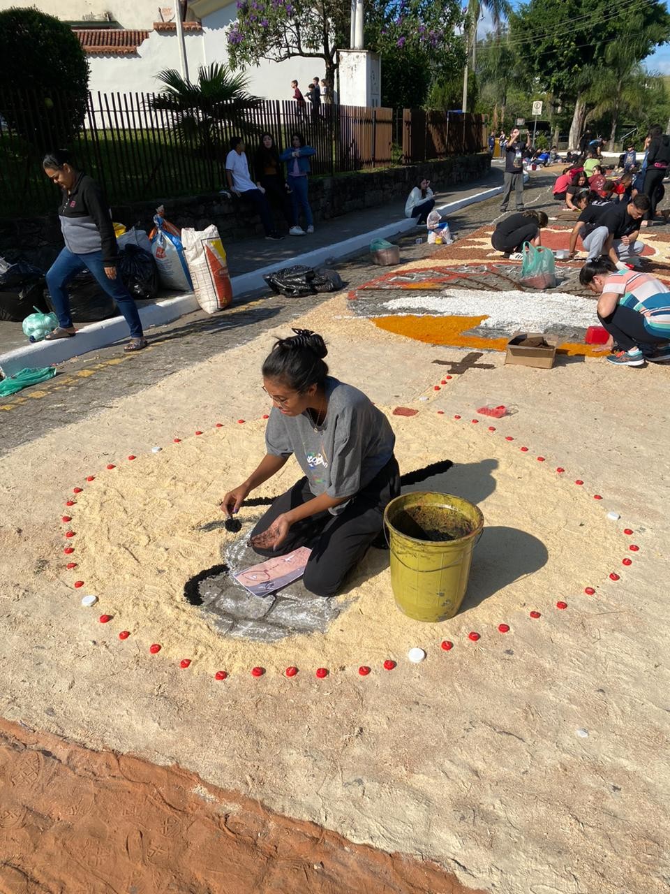 Fiéis montam tradicionais tapetes de Corpus Christi no Sul do Rio e ...