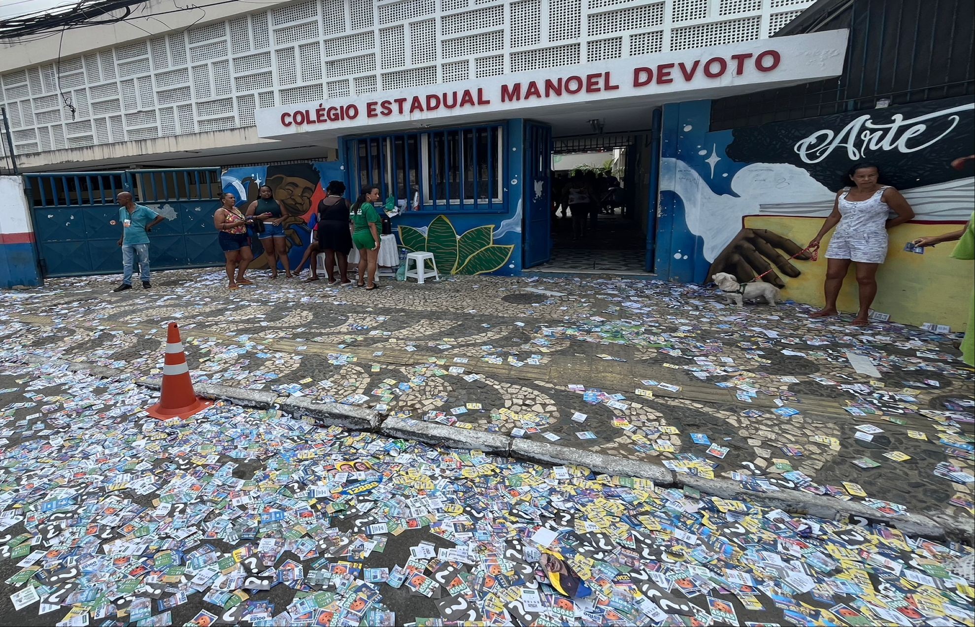 FOTOS: confira imagens do primeiro turno das eleições na Bahia ...