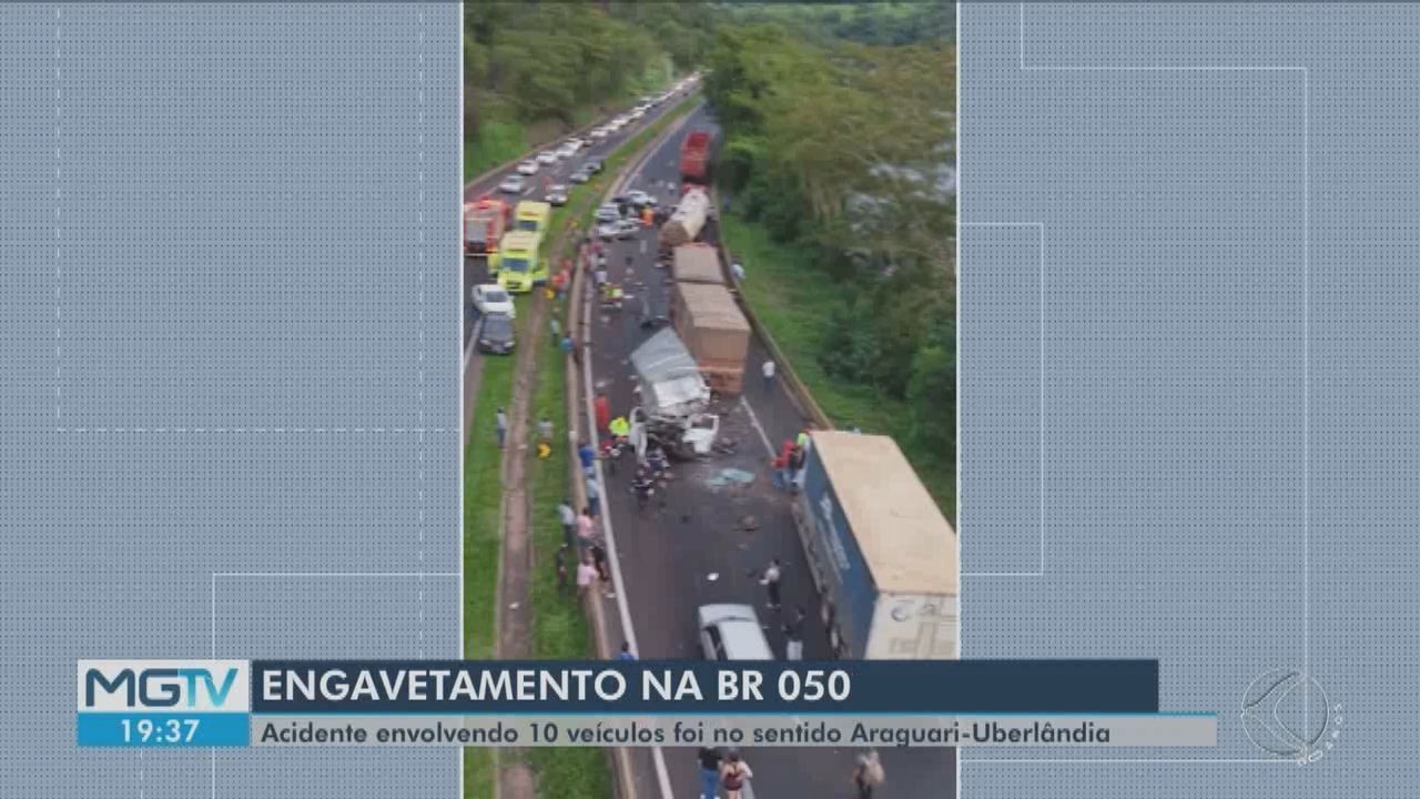 Entenda o que causou o engavetamento entre 10 veículos na BR-050 que deixou um morto e sete ...