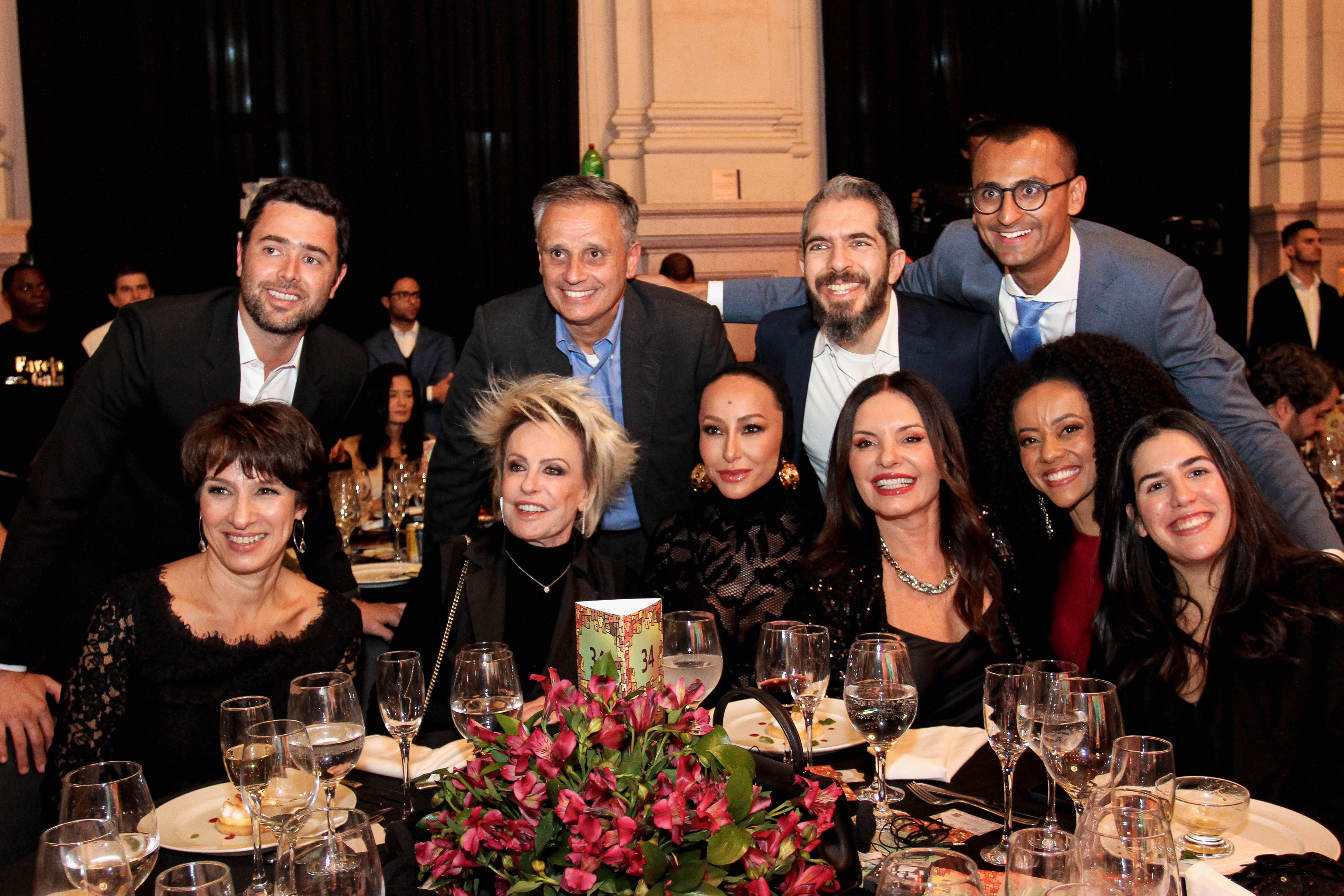 Favela Gala reúne empresários e artistas em SP; evento organizado pela ...