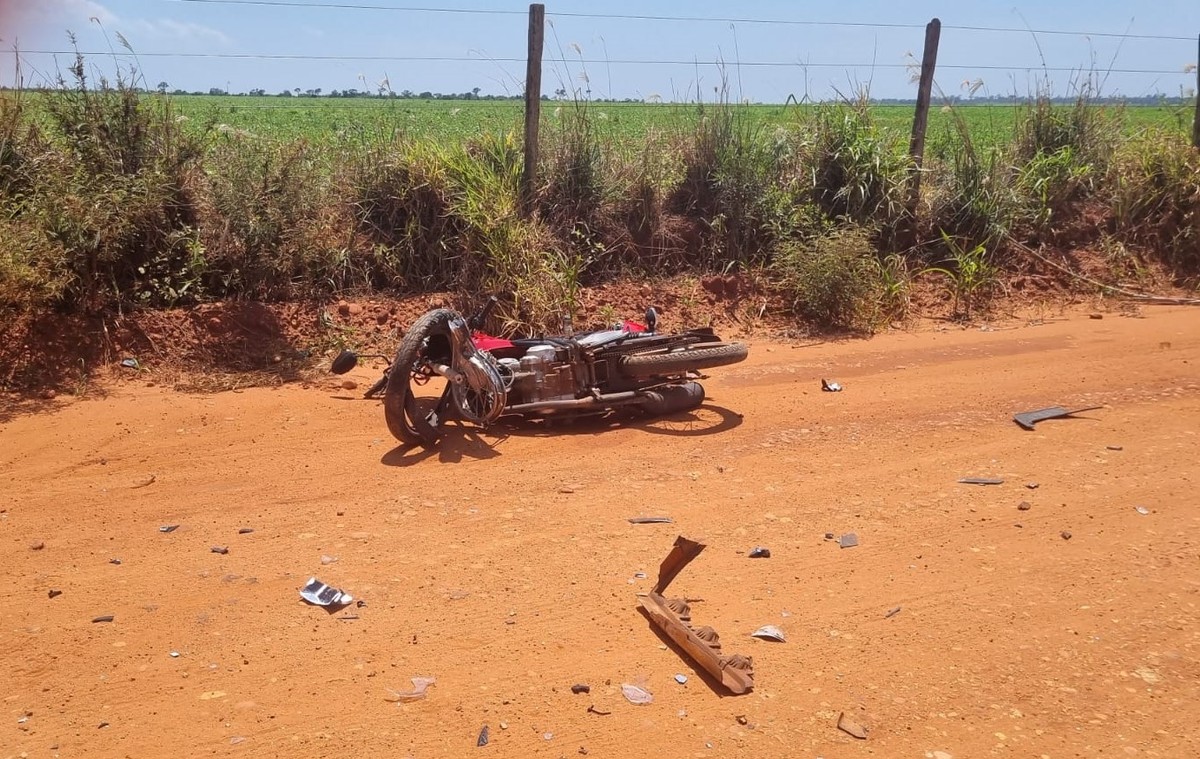 Acidente de trânsito entre carreta e motocicleta mata uma pessoa em estrada rural em Rosana ...