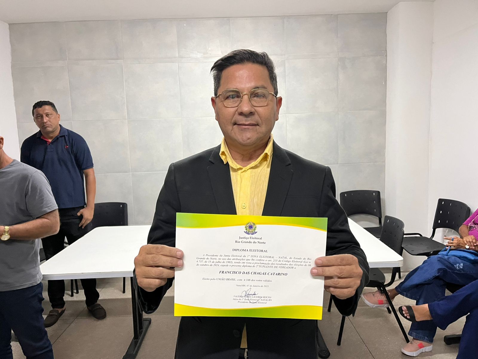 Chagas Catarino toma posse como vereador de Natal após Felipe Alves ...