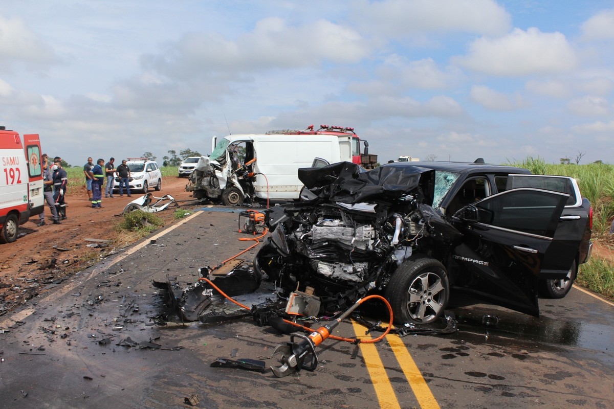 Acidente entre Matão e Motuca deixa duas pessoas gravemente feridas ...