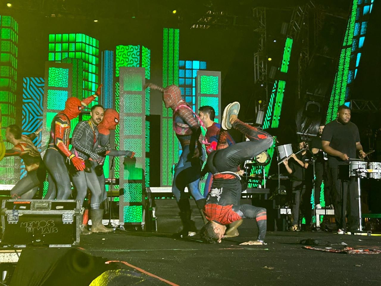 FOTOS E VÍDEOS: Corso da Tusca tem shows com reprodução de meme e ...