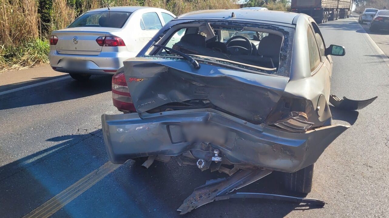 Engavetamento com quatro carros deixa feridos na BR-365, em Patrocínio | Triângulo Mineiro | G1