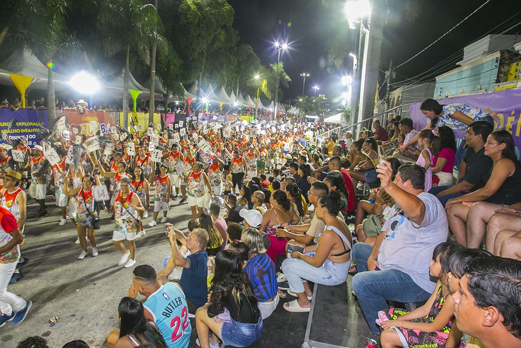 Maior do Centro-Oeste: Carnaval de Corumbá 'arrasta' multidão de ...